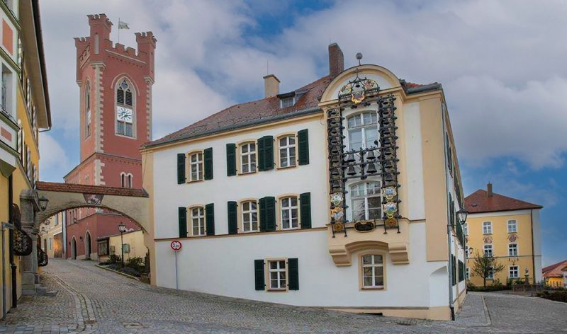 Historischer Walmdachbau trockengelegt - VEINAL®